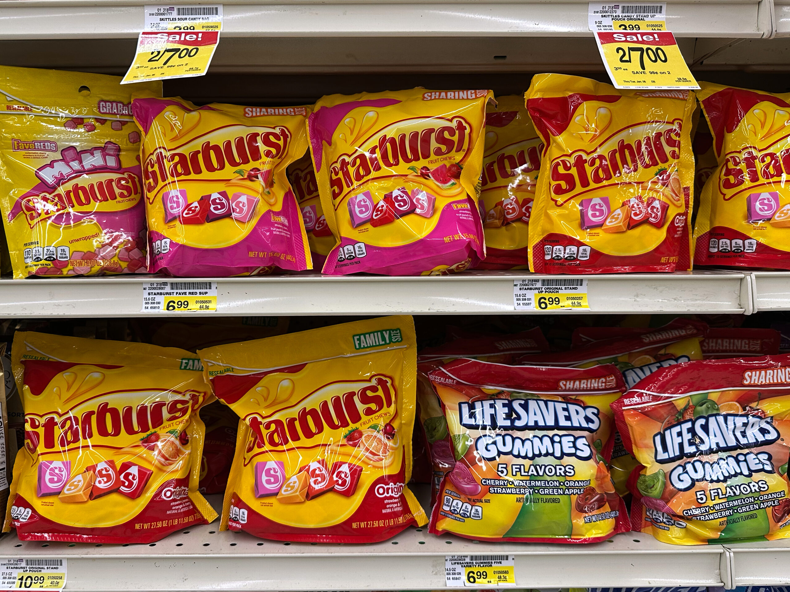 Why trick-or-treaters may bag more gummy candy than chocolate this ...